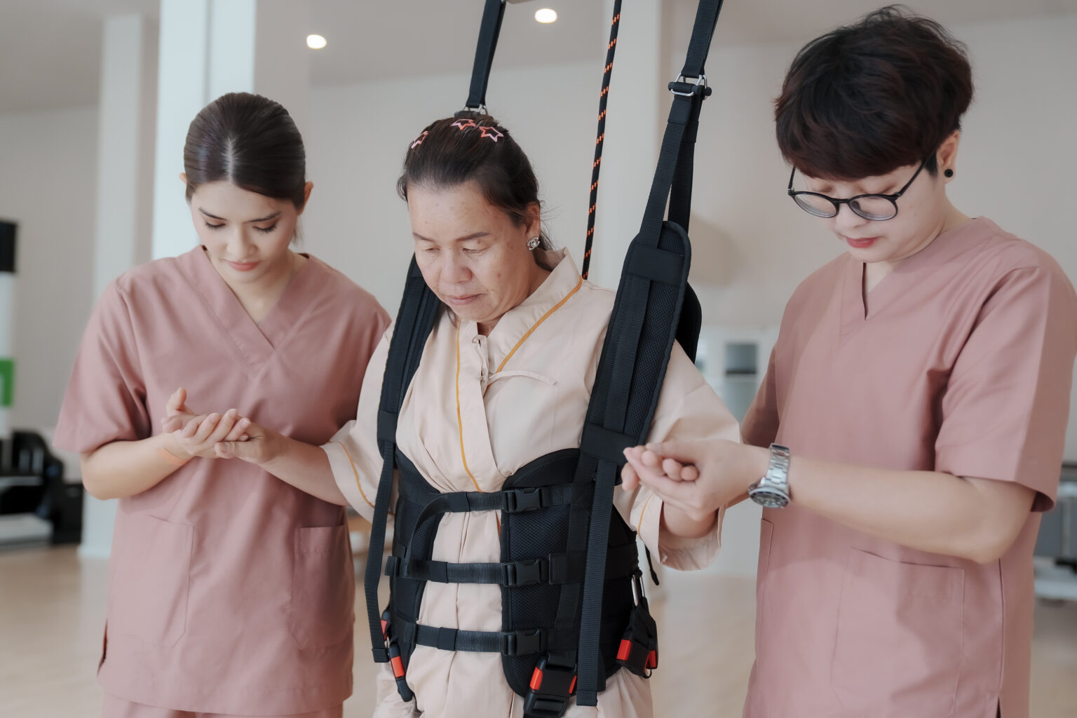 WALK WELL ศูนย์ฟื้นฟูโรคหลอดเลือดสมอง ดูแลผู้ป่วย Stroke